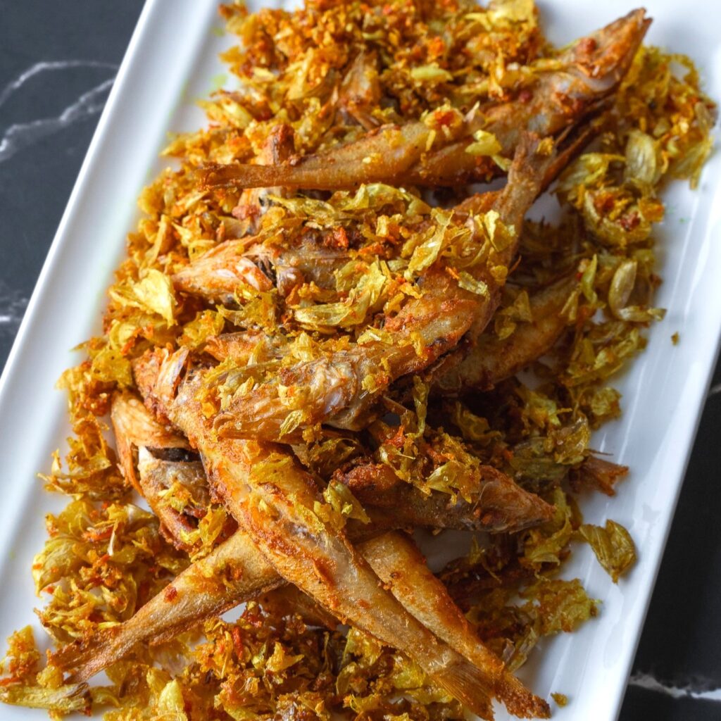 ปลาทรายทอดขมิ้น / Fried Sand Goby with Turmeric