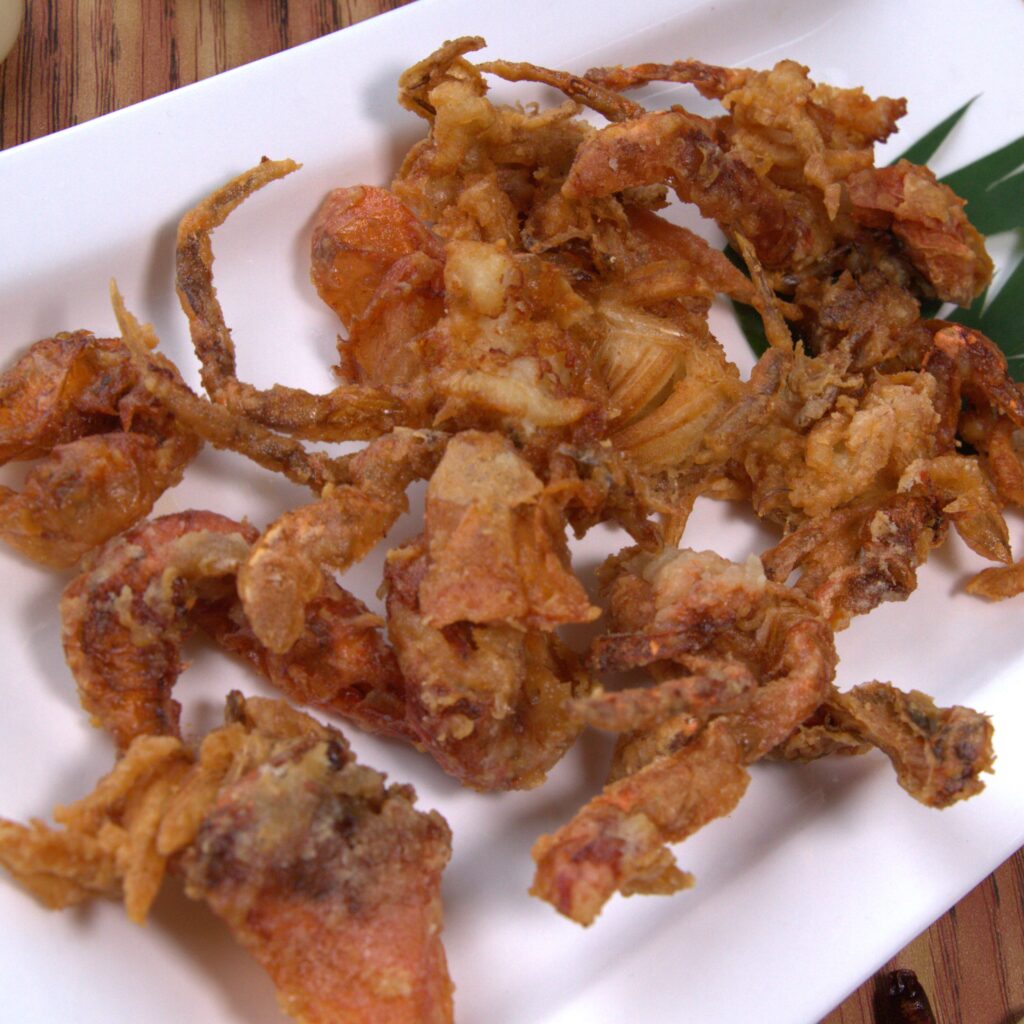ปูนิ่มทอดกระเทียม / Deep-fried Soft-Shell Crab with Garlic